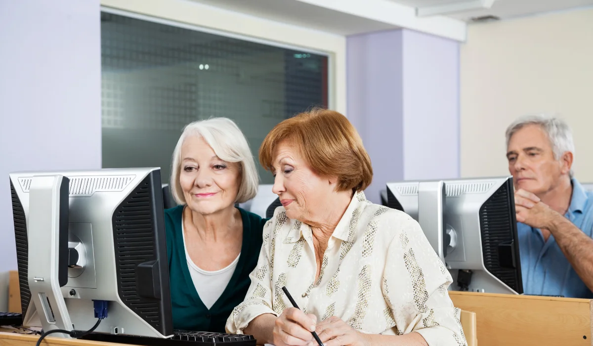 The Best In-Person Technology Classes for Seniors in NYC | Friends & Family
